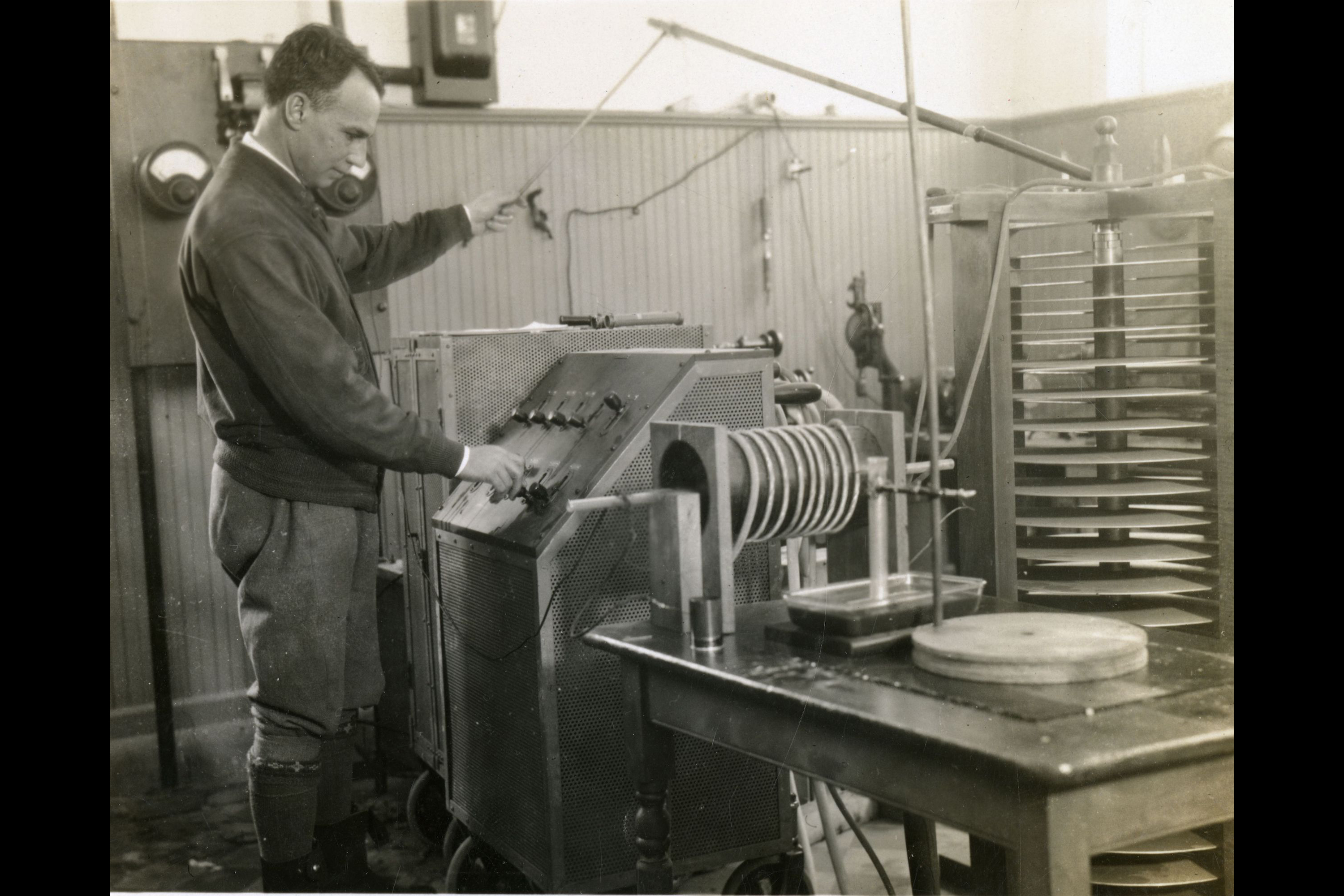 'Tuxedo Park' - How Microwave Radar Won World War II | Military.com