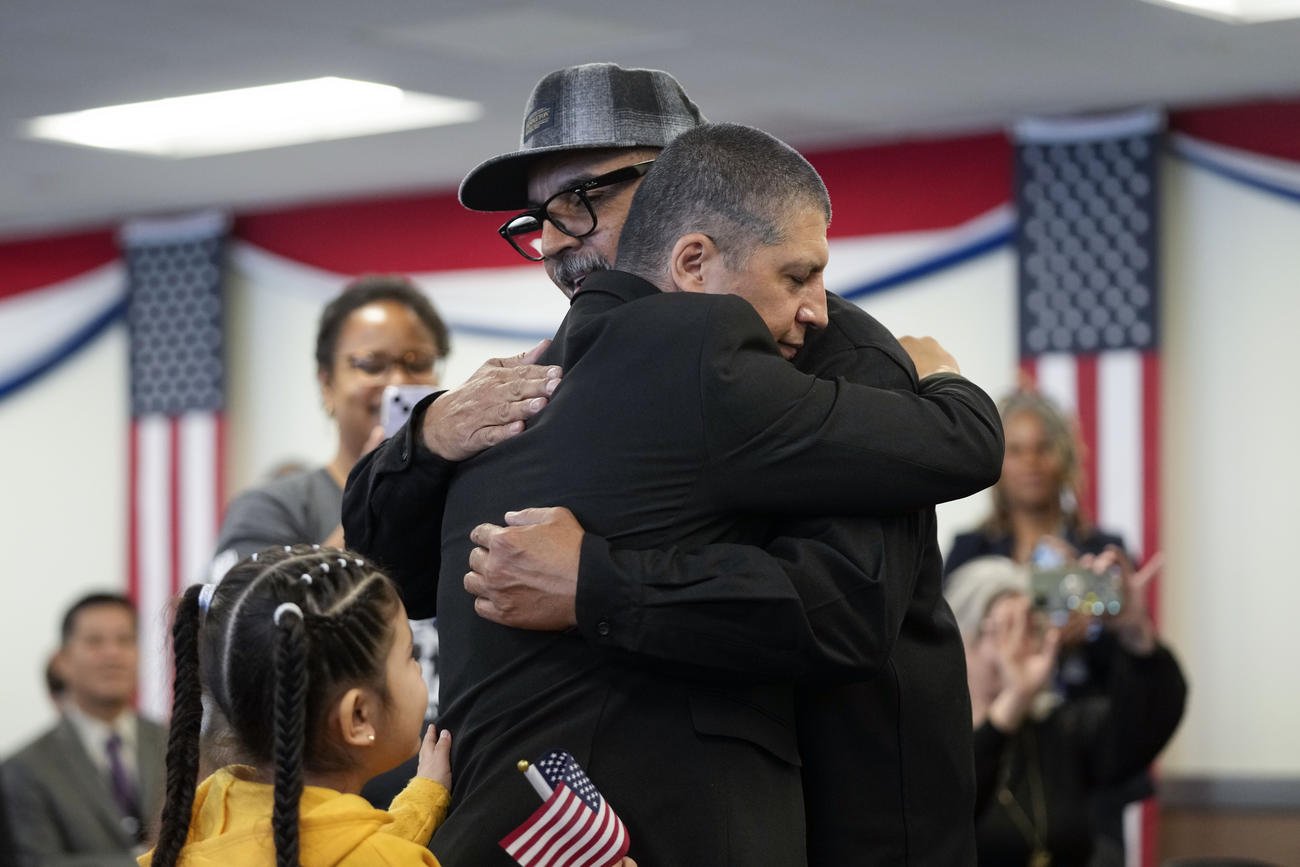 2 US Army Veterans Deported to Mexico Win US Citizenship - Special ...